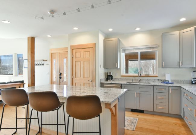 Top-of-the-World Mtn Views | Adventure Basecamp - Houses in Silverthorne